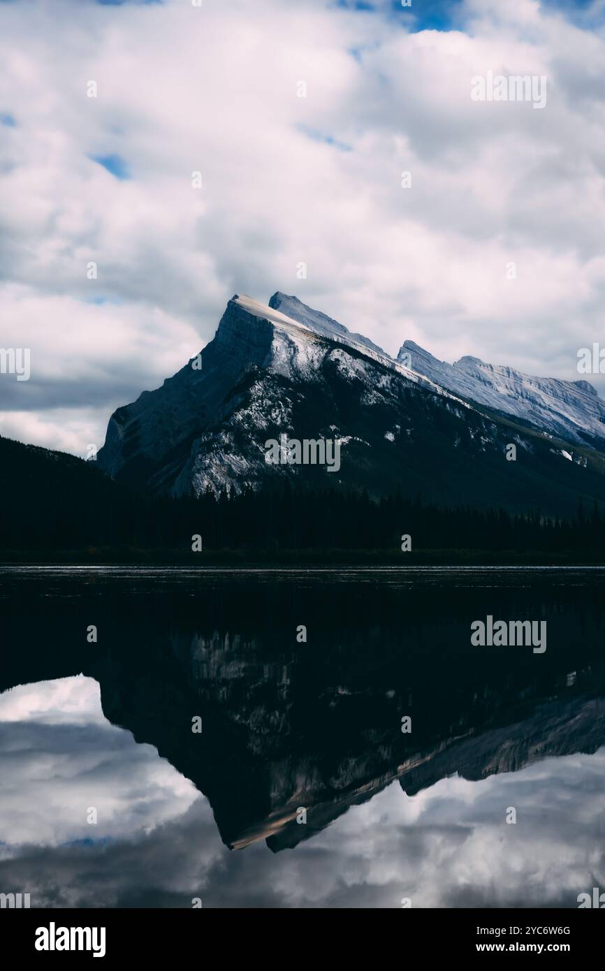 Vermillion lakes and Mount Rundle in Banff National Park, Alberta ...