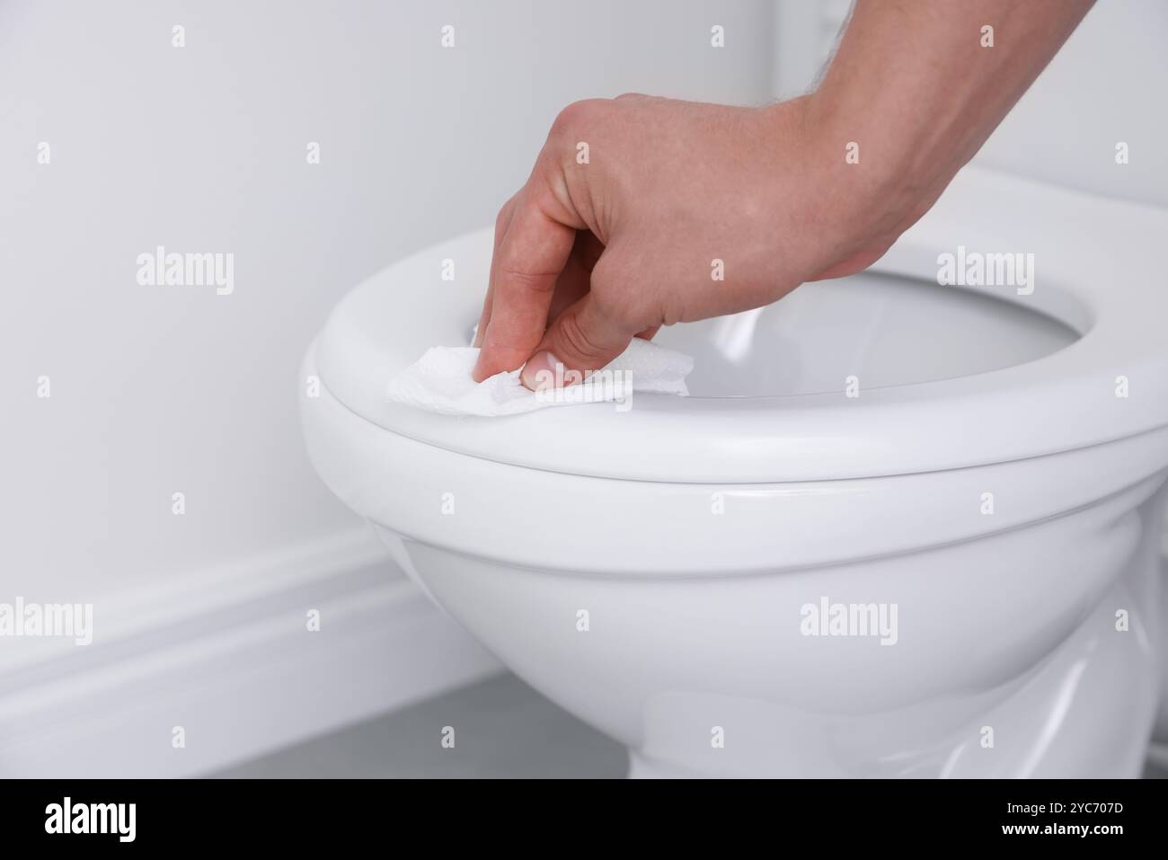 Hand man toilet paper hi-res stock photography and images - Alamy