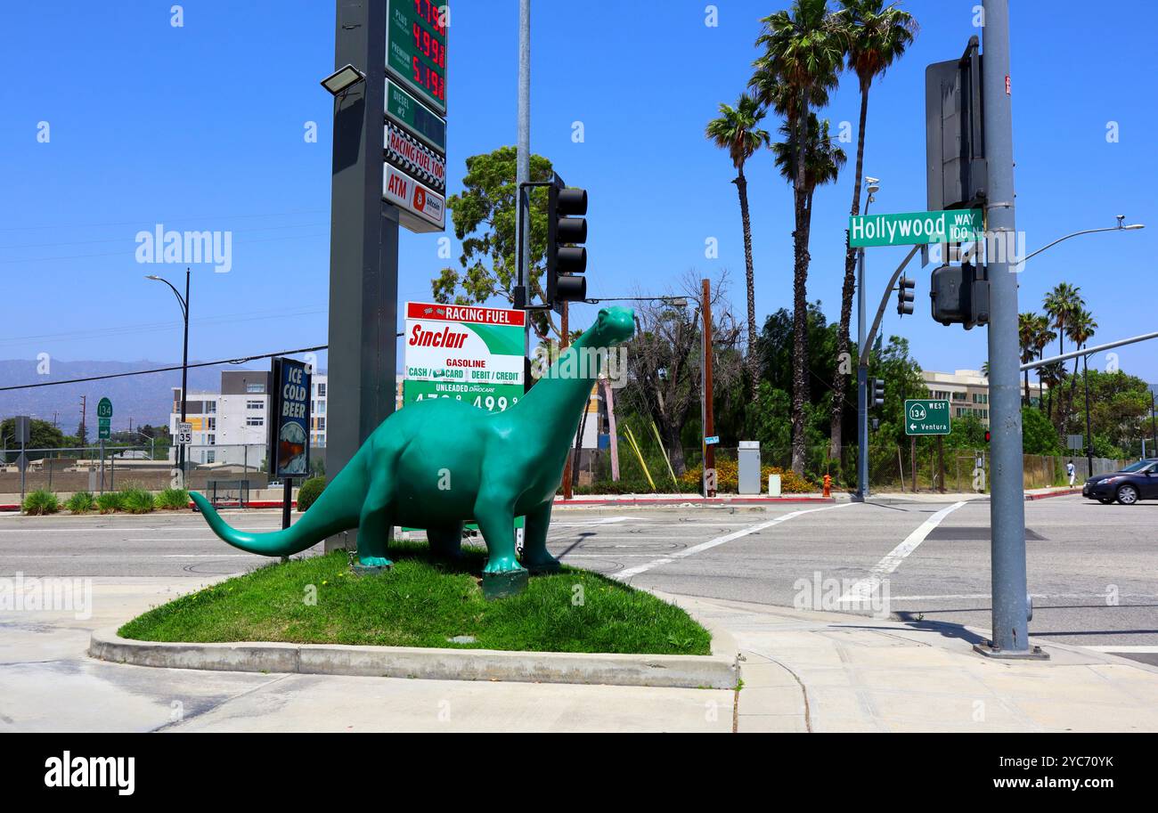 Sinclair Gas Station, DINO the Apatosaurus dinosaur located at 3701 W ...