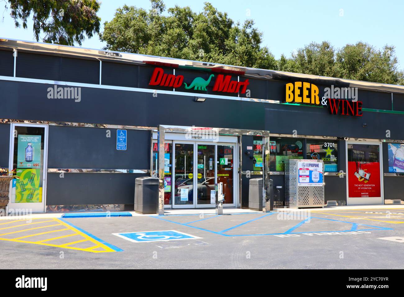 Sinclair Dino Mart at the Gas Station, owned by HF Sinclair Corporation ...
