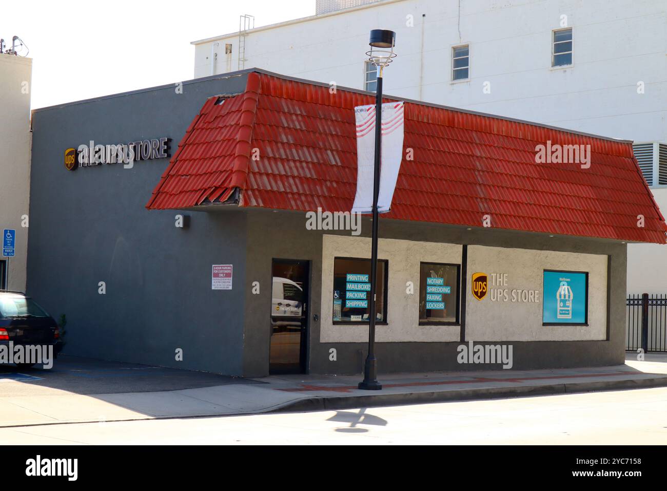 The ups store brand hi-res stock photography and images - Alamy