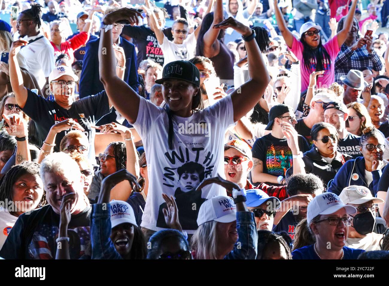 Donald trump dance ymca hi-res stock photography and images - Alamy