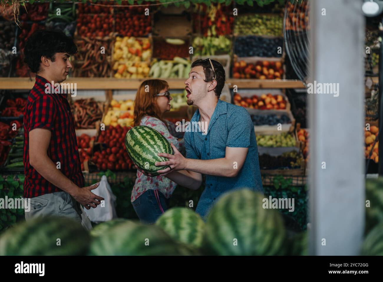 Friends fruits vegetables shopping hi-res stock photography and images ...