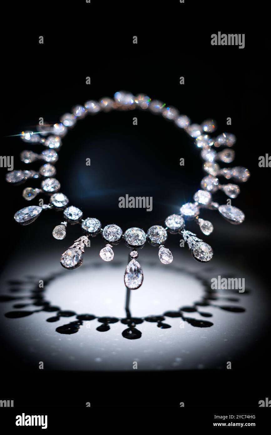 Antique diamond cuts hi-res stock photography and images - Alamy