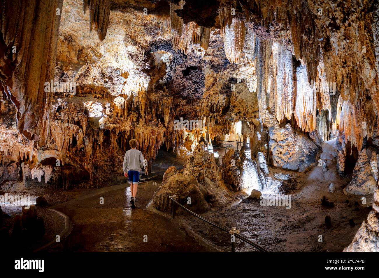 Cave feature highlights hi-res stock photography and images - Alamy
