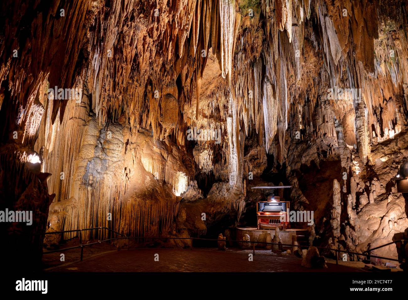 Great Stalacpipe Organ Luray Caverns Luray Virginia // LURAY, Virginia ...