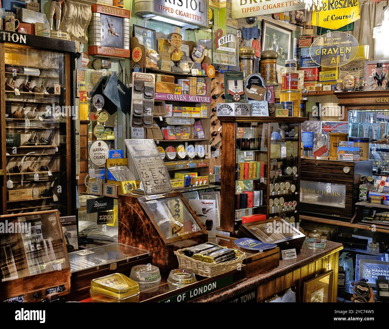 Interior tobacconist hi-res stock photography and images - Alamy