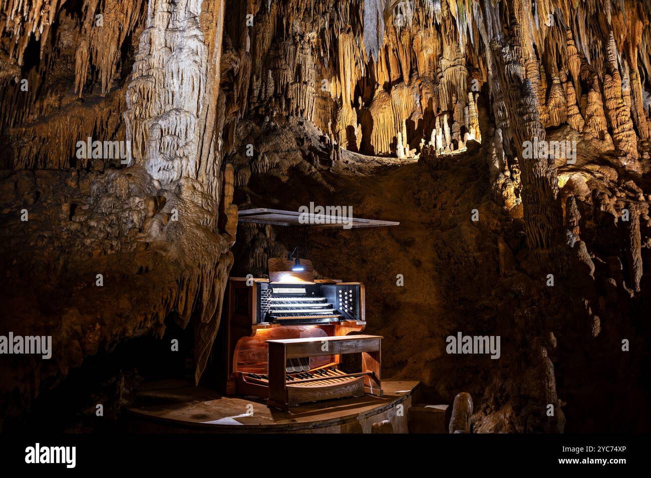 Great stalacpipe organ music hi-res stock photography and images - Alamy