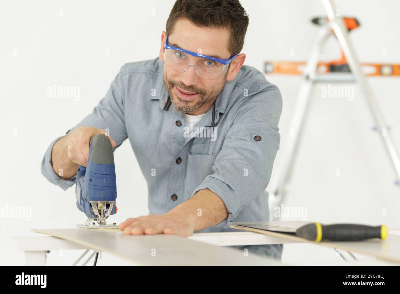 Man modern electric saw hi-res stock photography and images - Alamy