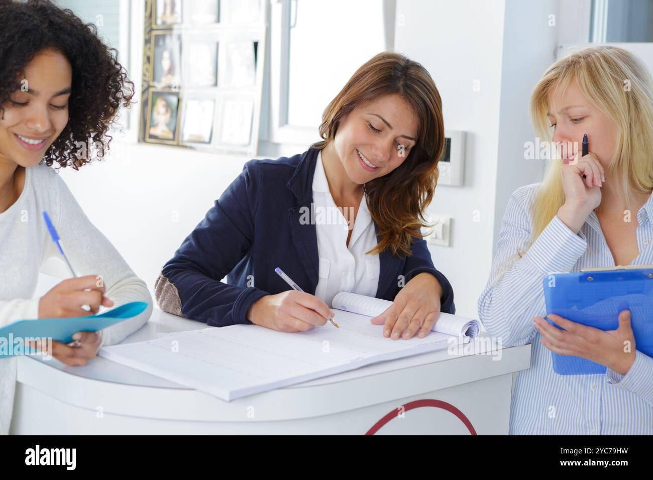 Supervised group hi-res stock photography and images - Alamy