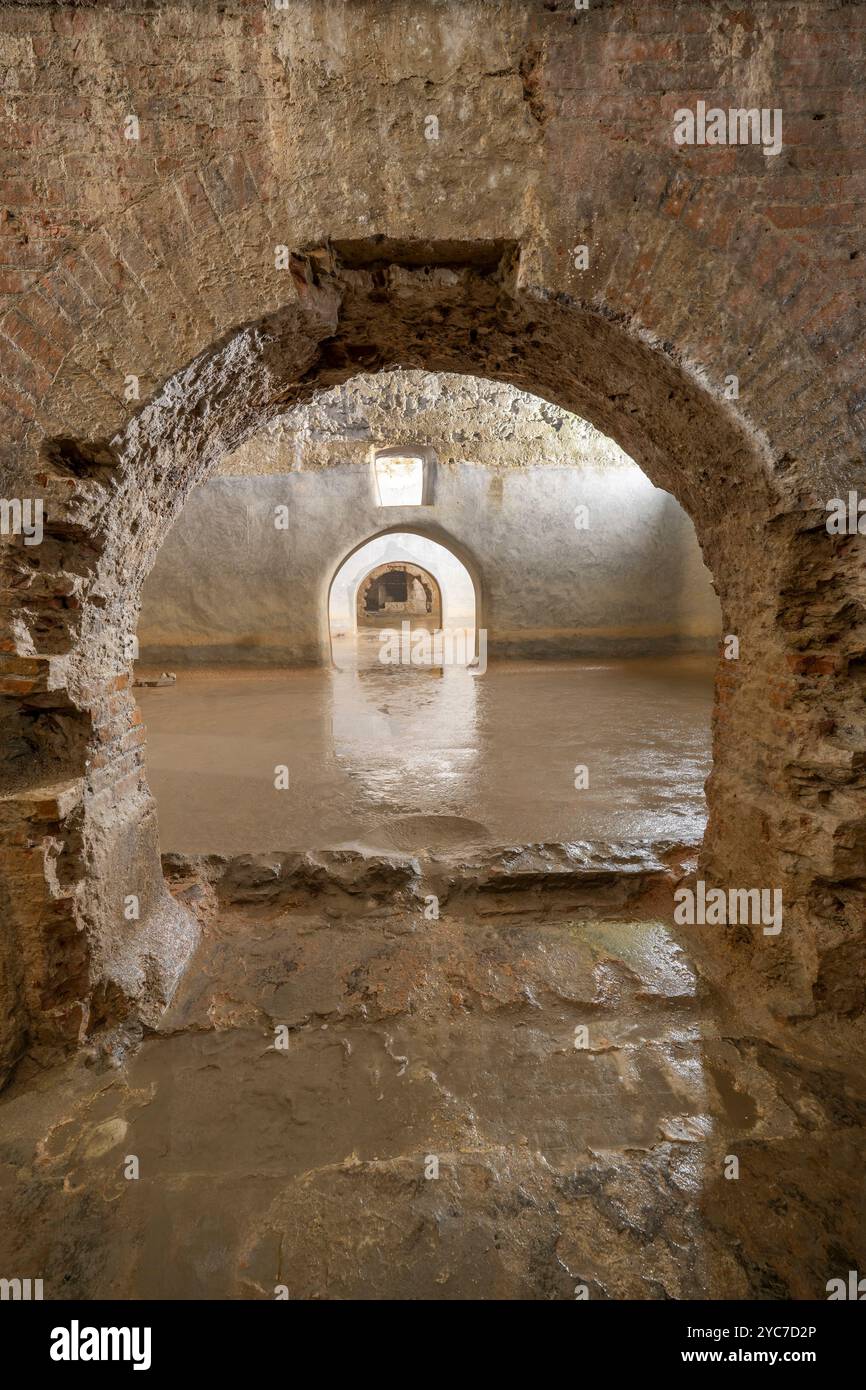 Cisterns italy hi-res stock photography and images - Alamy