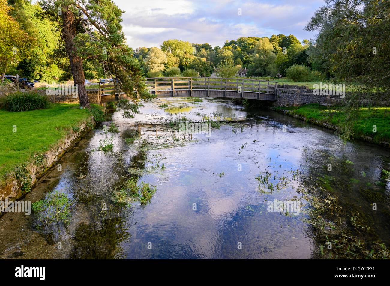 Wooden bridge over the river Coln at Bibury England Stock Photo - Alamy