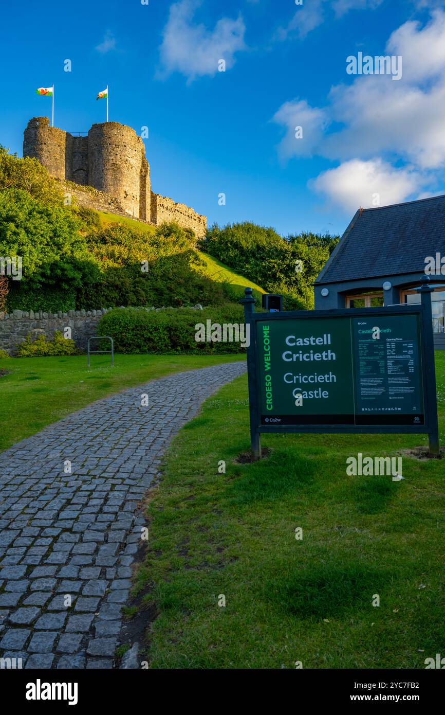 Criccieth castle wales hi-res stock photography and images - Alamy