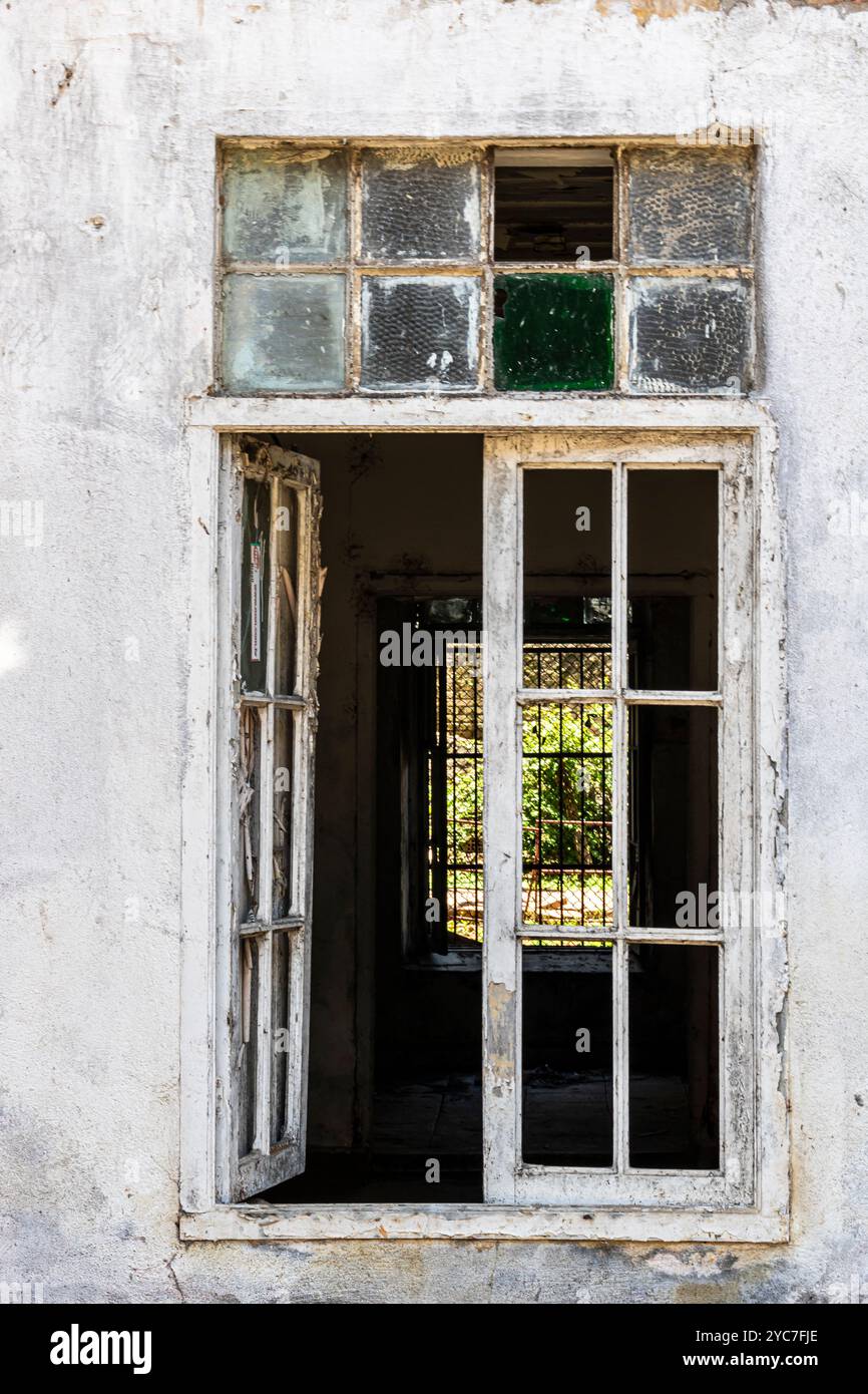 Window in an old building in ruins in the city of São Paulo. Old ...