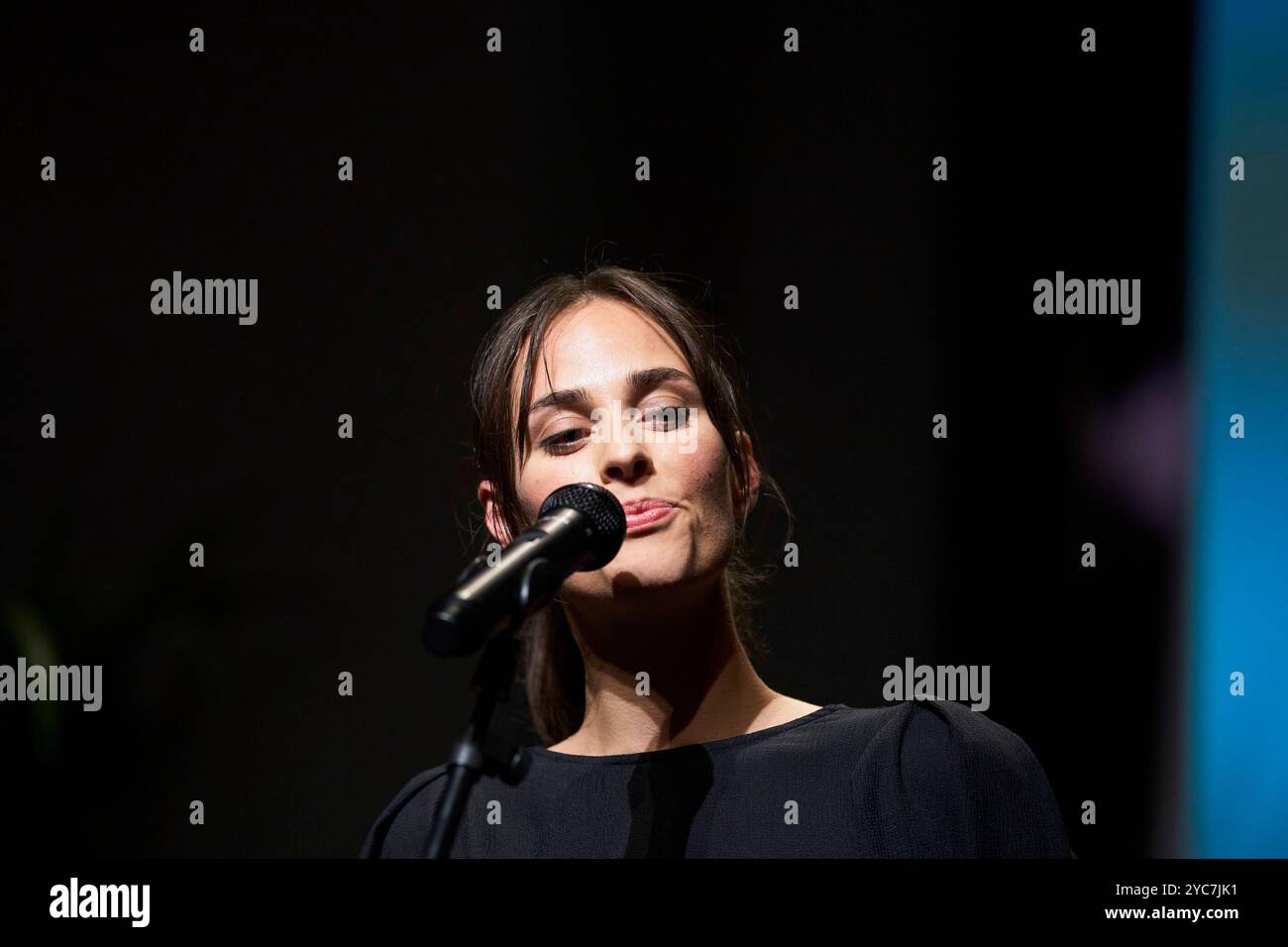 Mujer viuda hi-res stock photography and images - Alamy