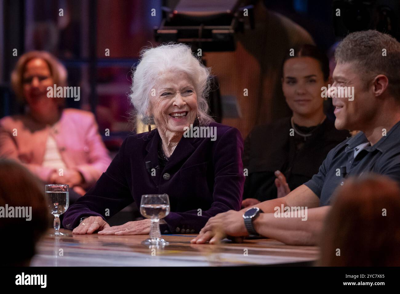 Bar laat hi-res stock photography and images - Alamy