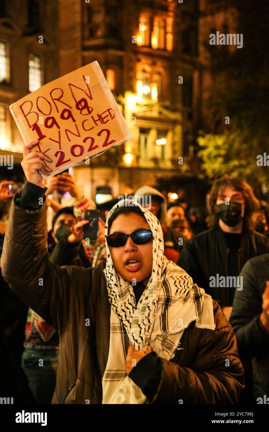London UK 21 Oct 2024 A woman holds a plakcard out side the old baily ...