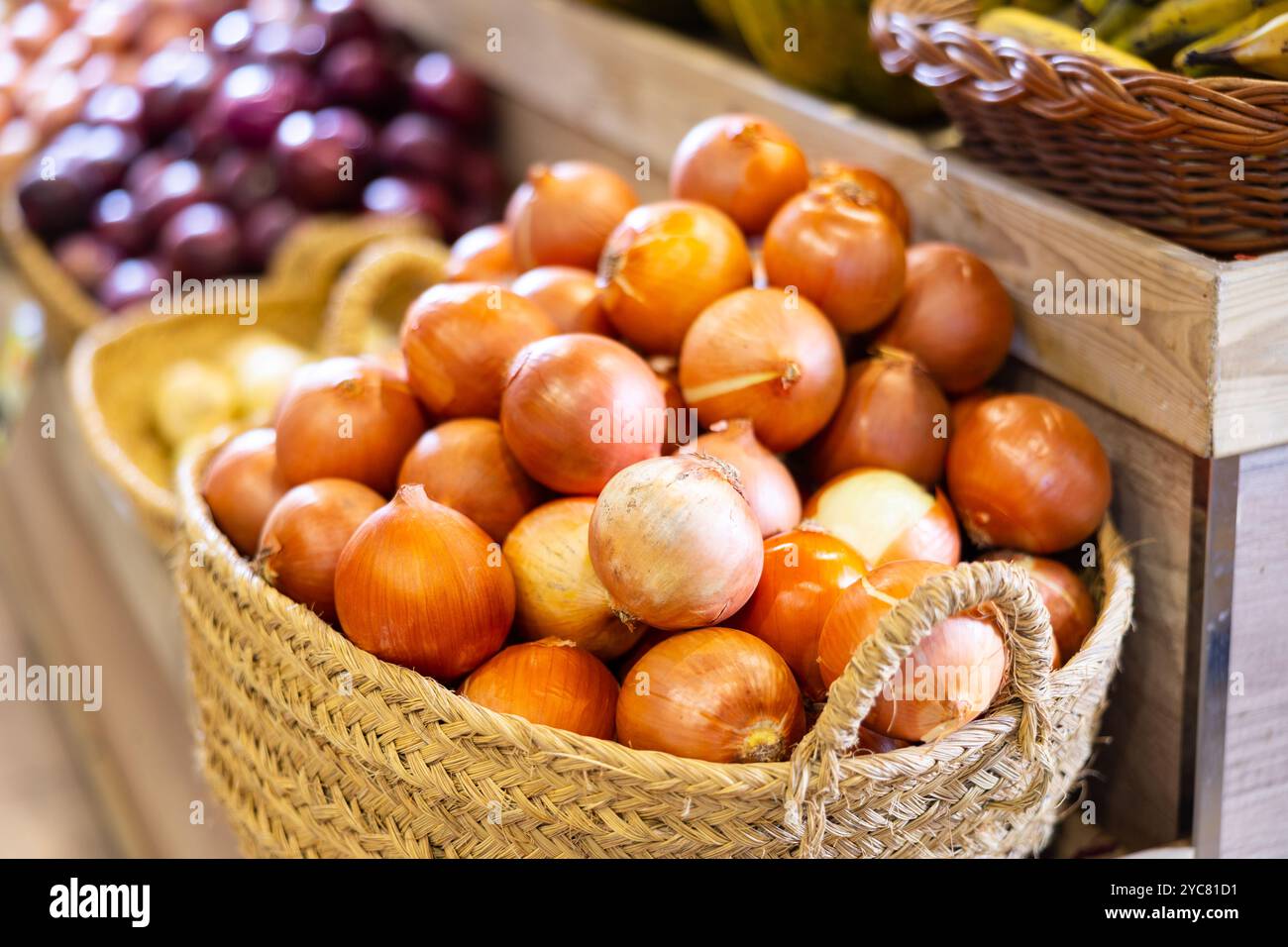 Lot onions in kitchen hi-res stock photography and images - Alamy