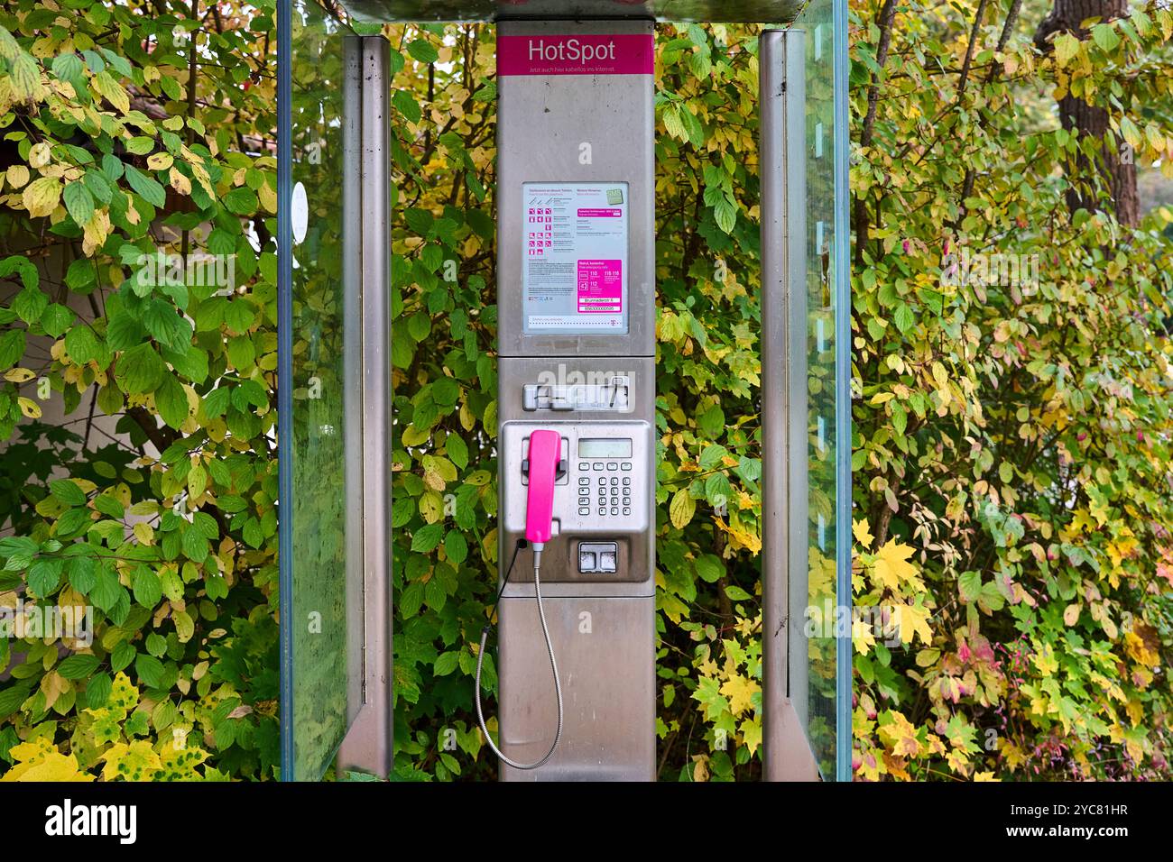 Anrufstation hi-res stock photography and images - Alamy