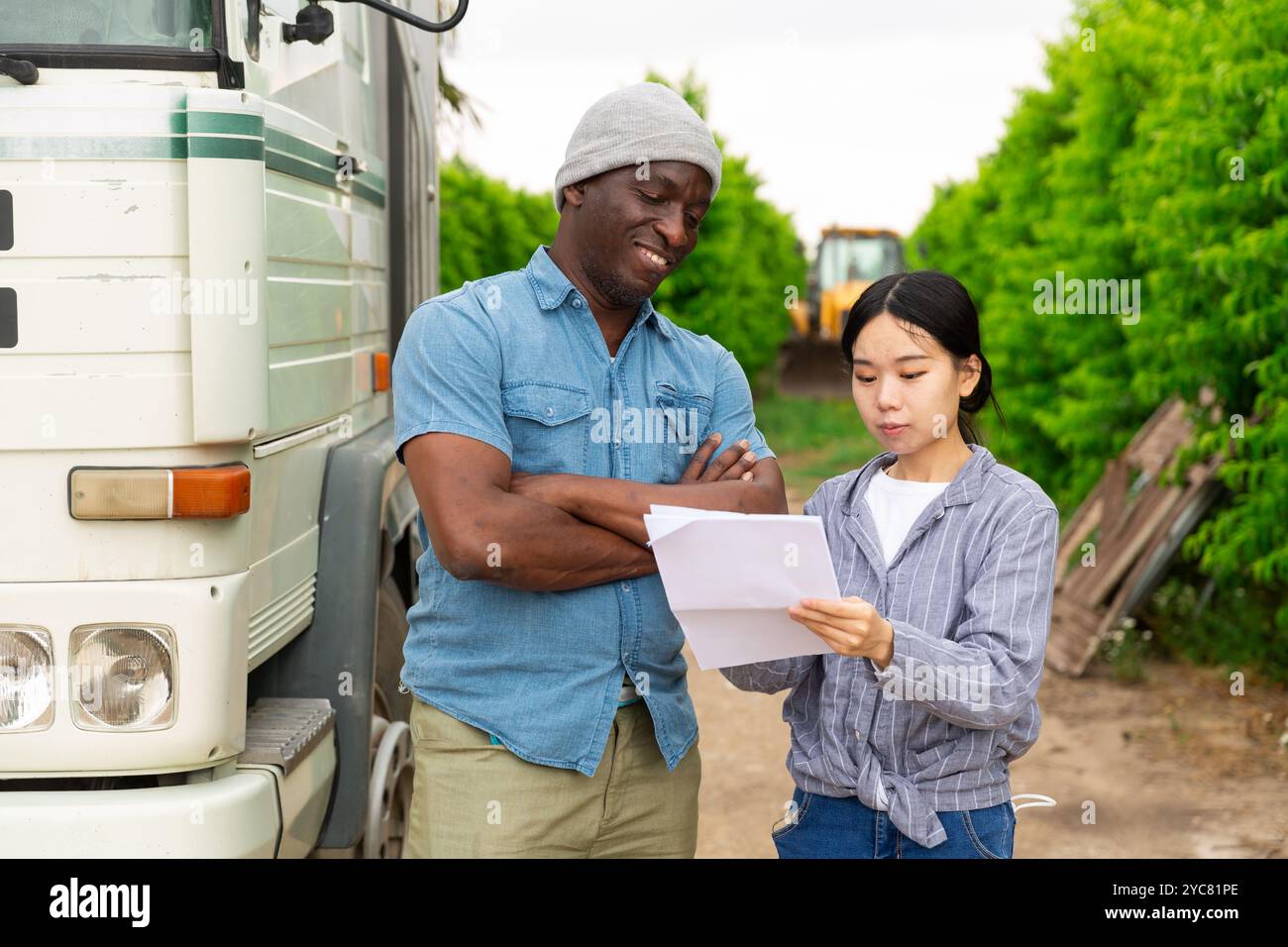 Buisness man conversation hi-res stock photography and images - Alamy