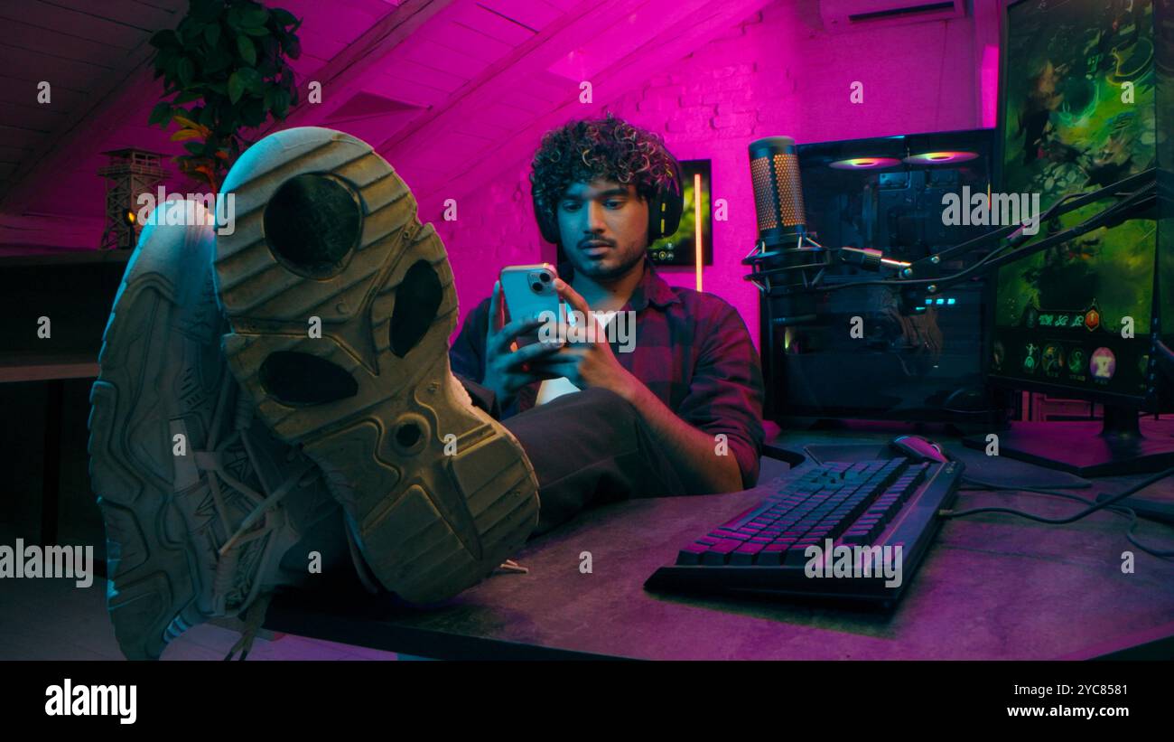 Gamer using keyboard mouse play hi-res stock photography and images - Alamy