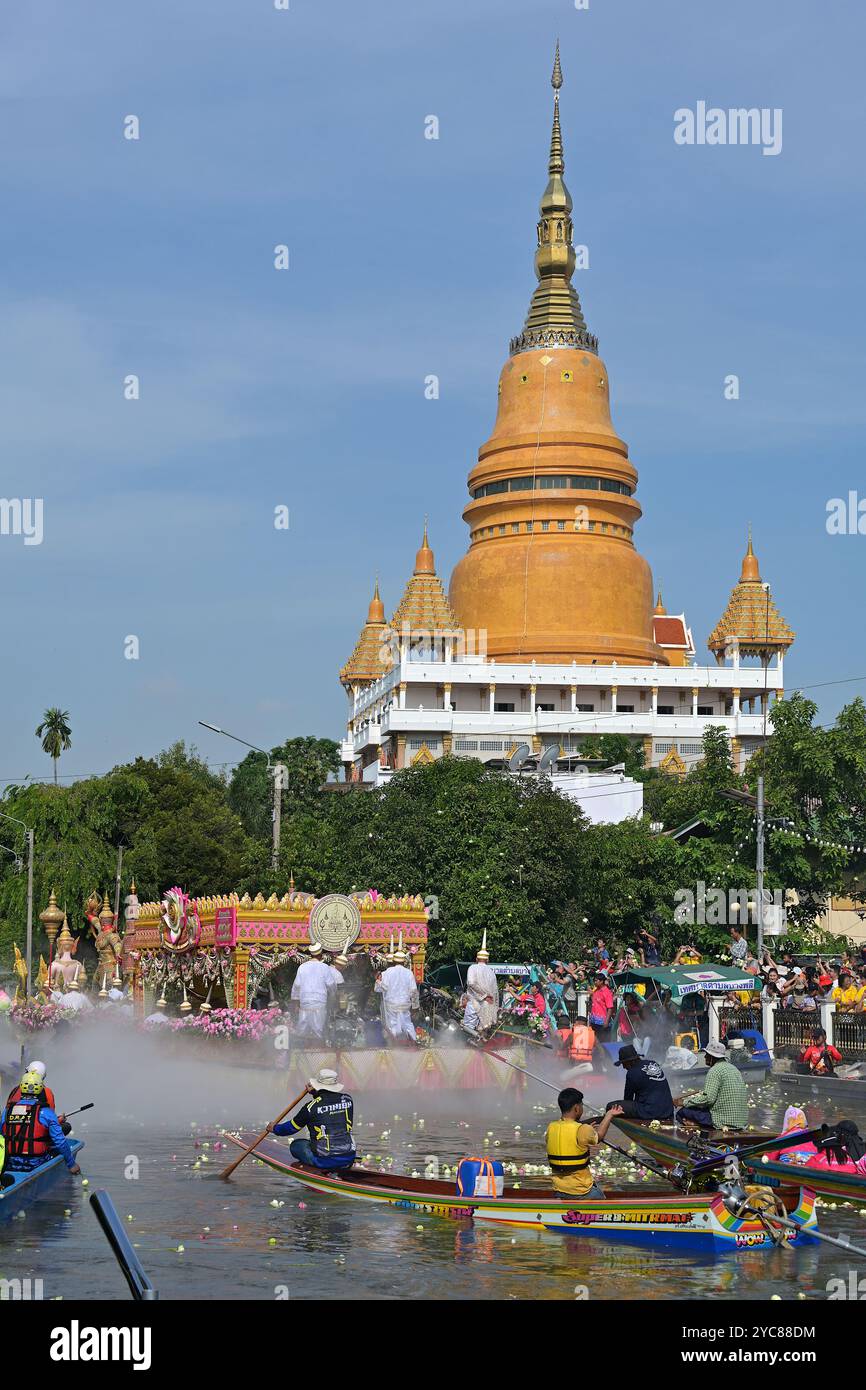 Giant stupa of Wat Bang Phli Yai & main float carrying the revered ...