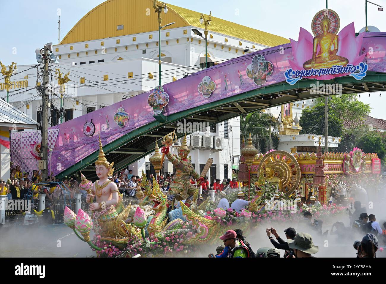 Revelers along the Samrong canal launching flowers at the main float ...