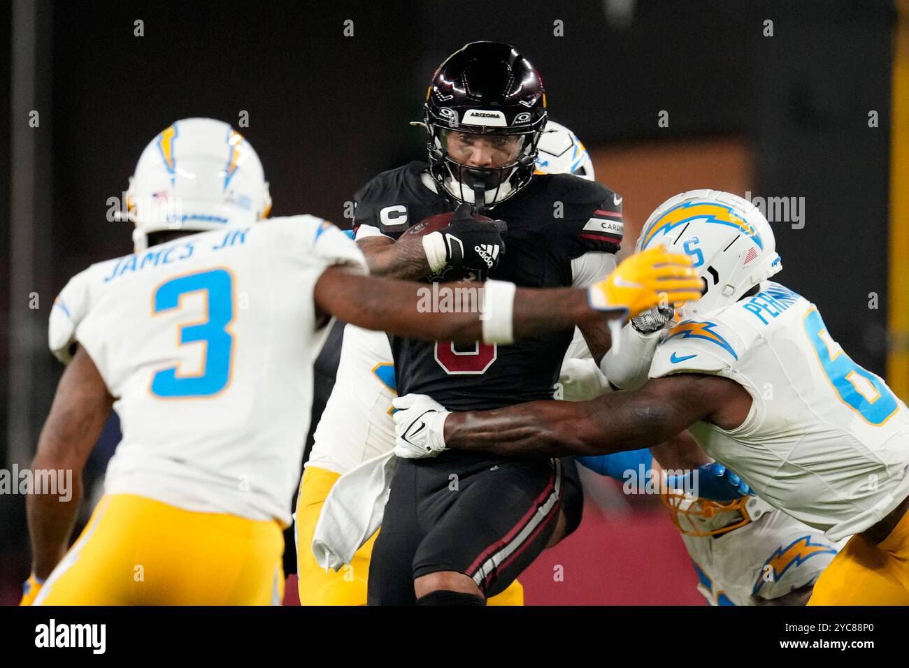 Arizona Cardinals running back James Conner, center, runs between Los ...