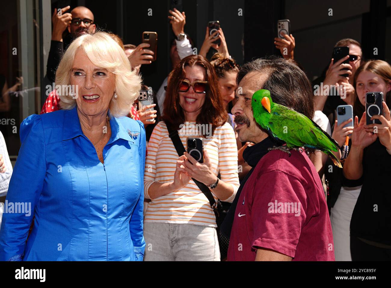 RETRANSMITTED ADDING NAME OF PARROT OWNER Queen Camilla meets Pierre ...