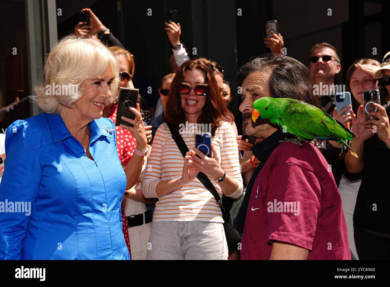 RETRANSMITTED ADDING NAME OF PARROT OWNER Queen Camilla meets Pierre ...