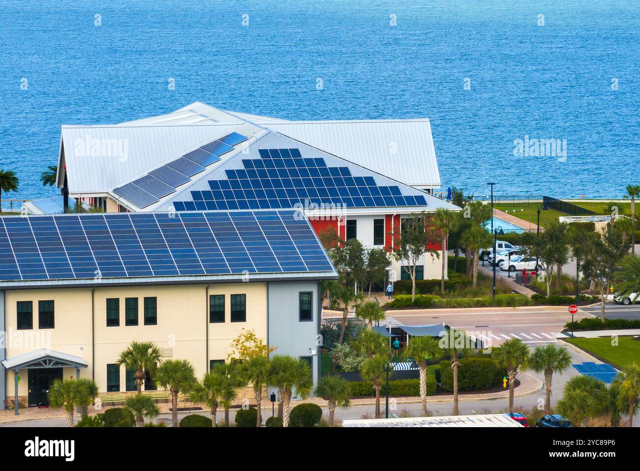 Photovoltaic panels on solar rooftops of Florida commercial buildings ...