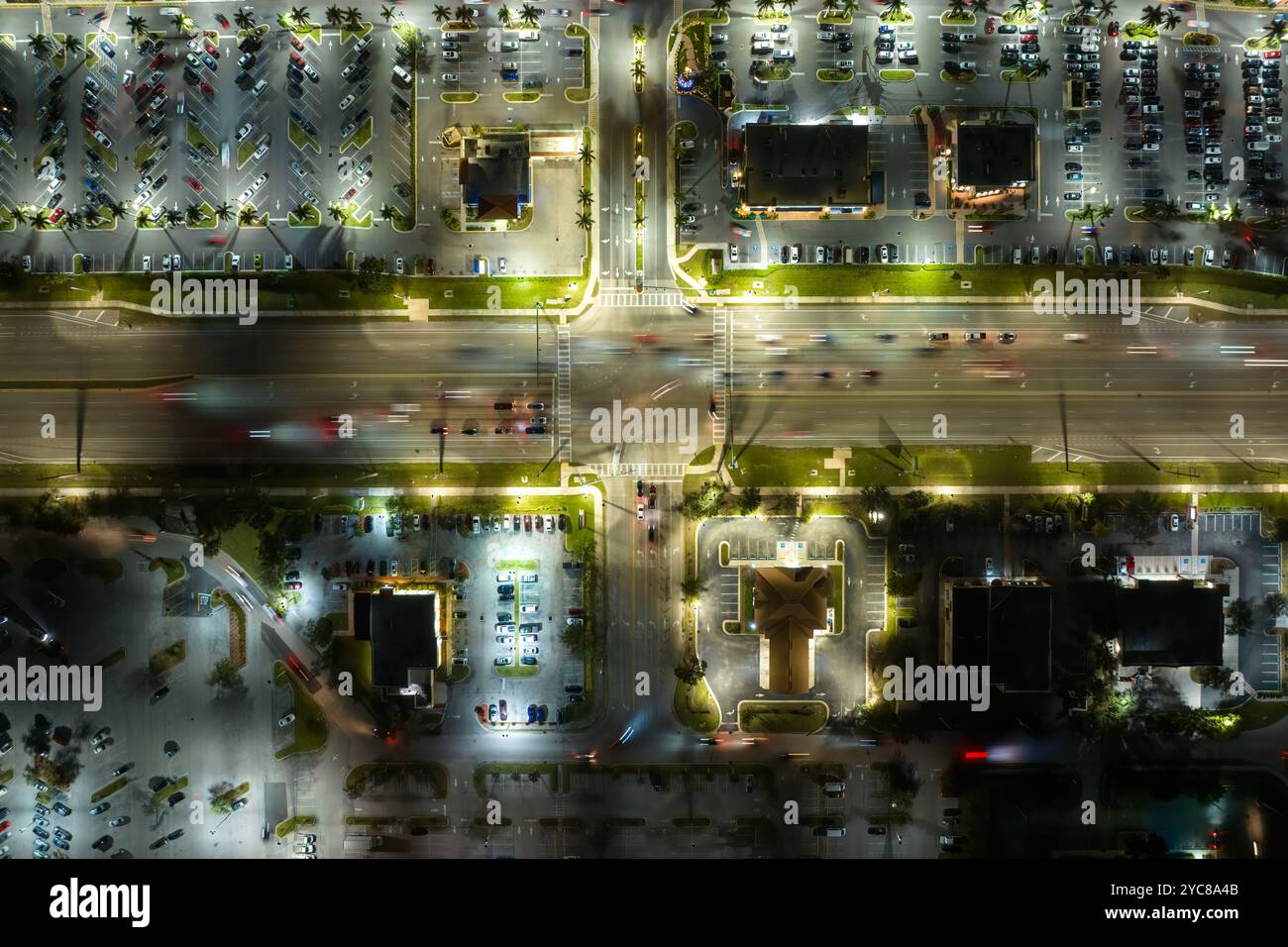 American wide road strip mall hi-res stock photography and images - Alamy