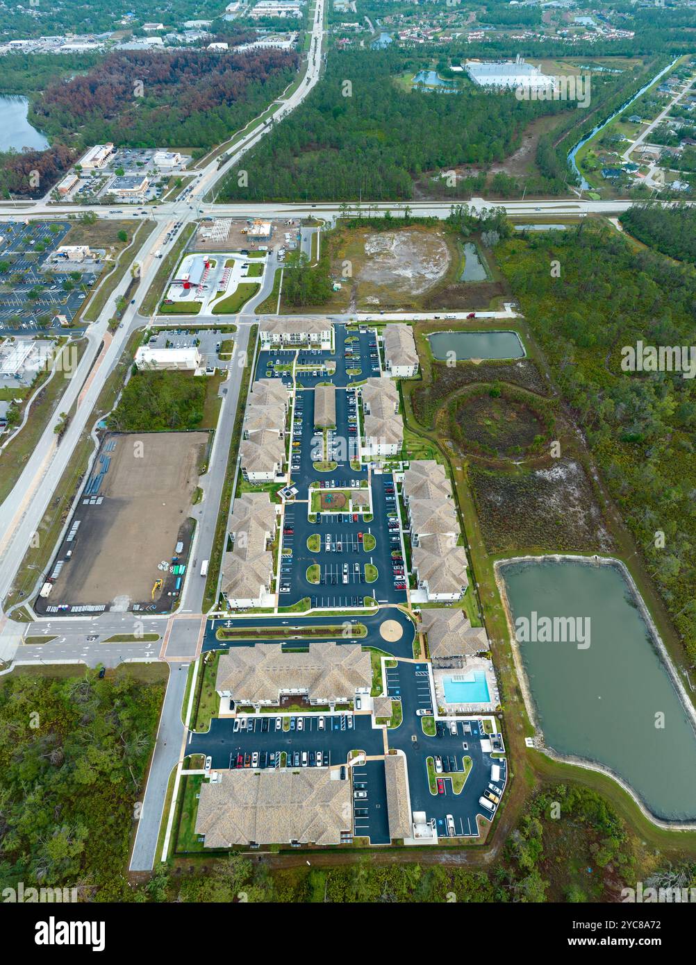 Florida suburban condos car parking hi-res stock photography and images ...