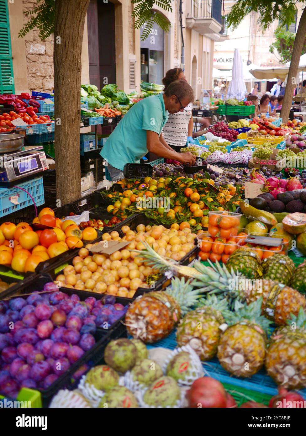 European fruit stand hi-res stock photography and images - Alamy