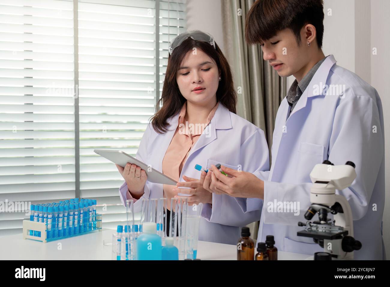 Scientist Team Analyzing Lab Samples for Innovative Solutions Stock ...