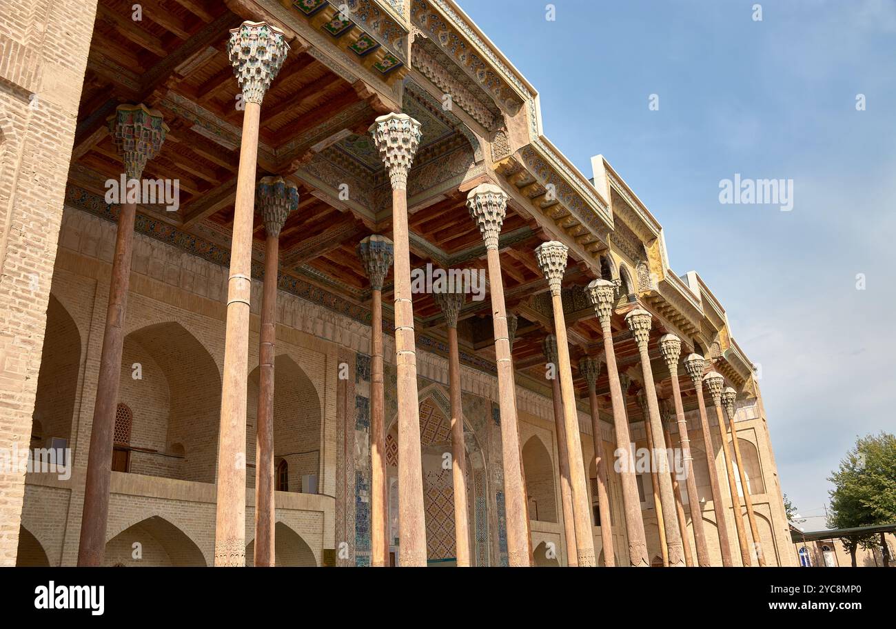 Columns in islamic architecture hi-res stock photography and images - Alamy