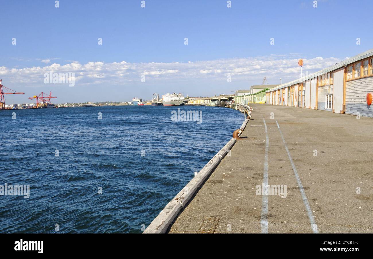 Victoria Quay in the Inner Harbour on the mouth of the Swan River ...
