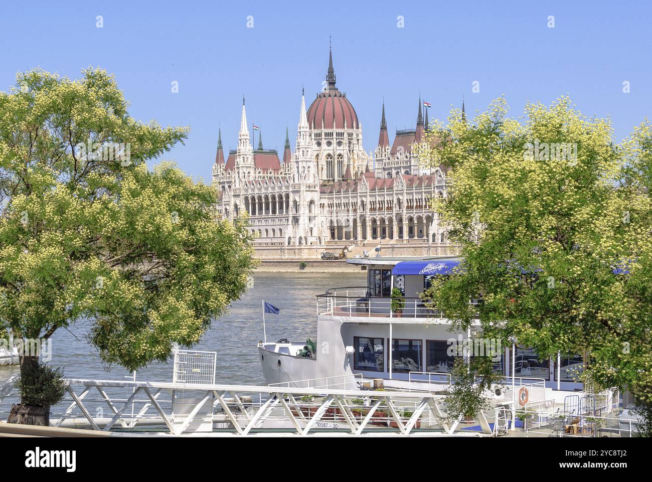 Hungarian Parliament Building photographed from the Sztehlo Gabor Quay ...