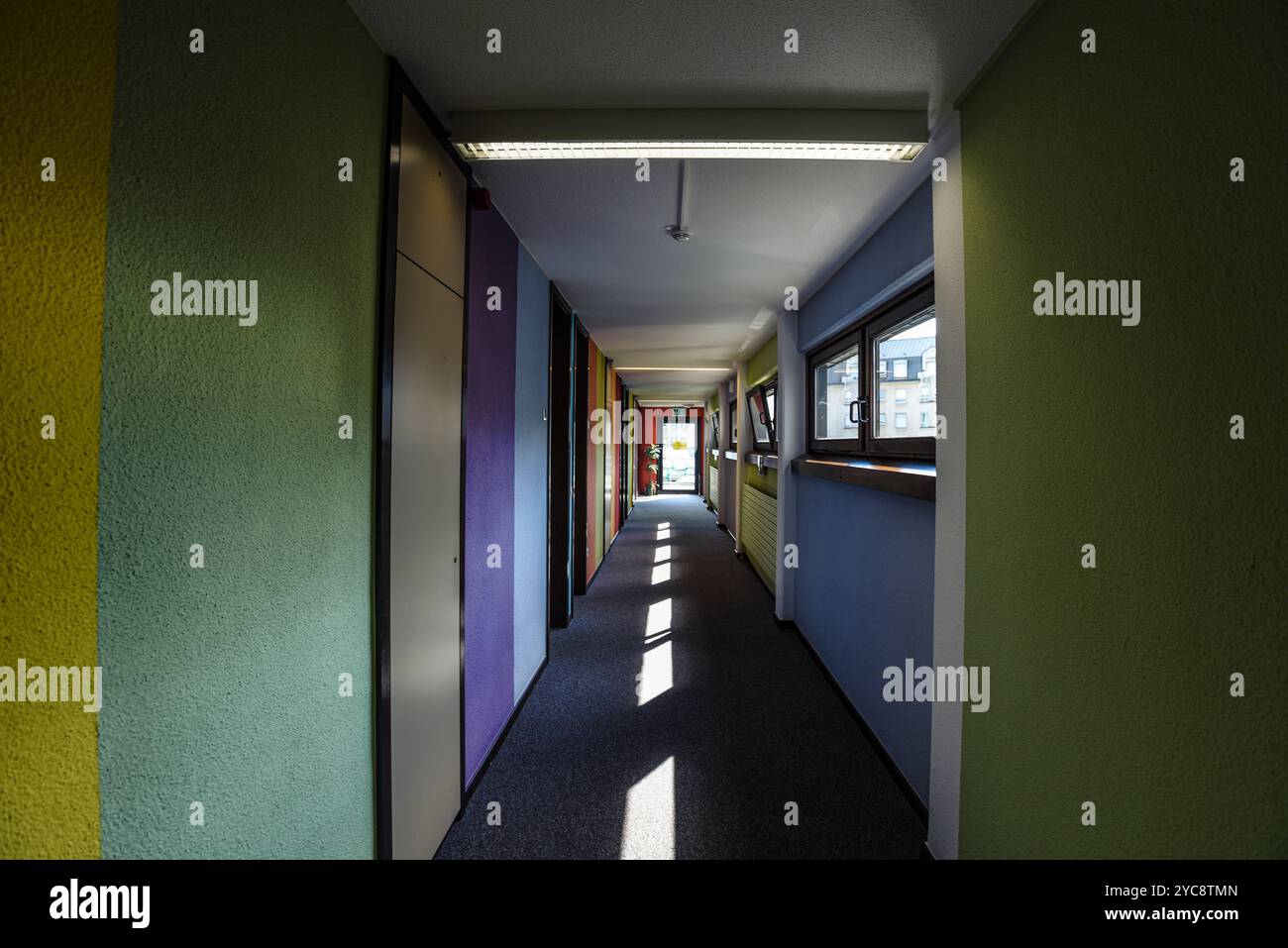 Long narrow corridor modern hi-res stock photography and images - Alamy
