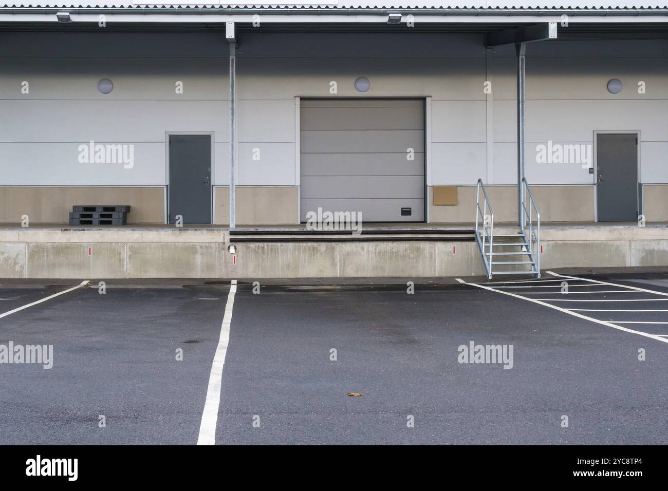 Dispatch service building hi-res stock photography and images - Alamy
