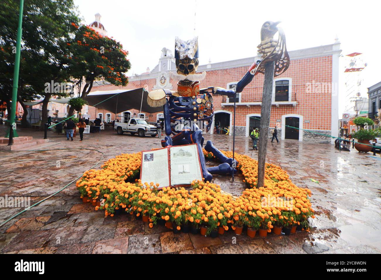 Atlixco Monumental Catrinas Exhibition A cardboard monumental catrina ...