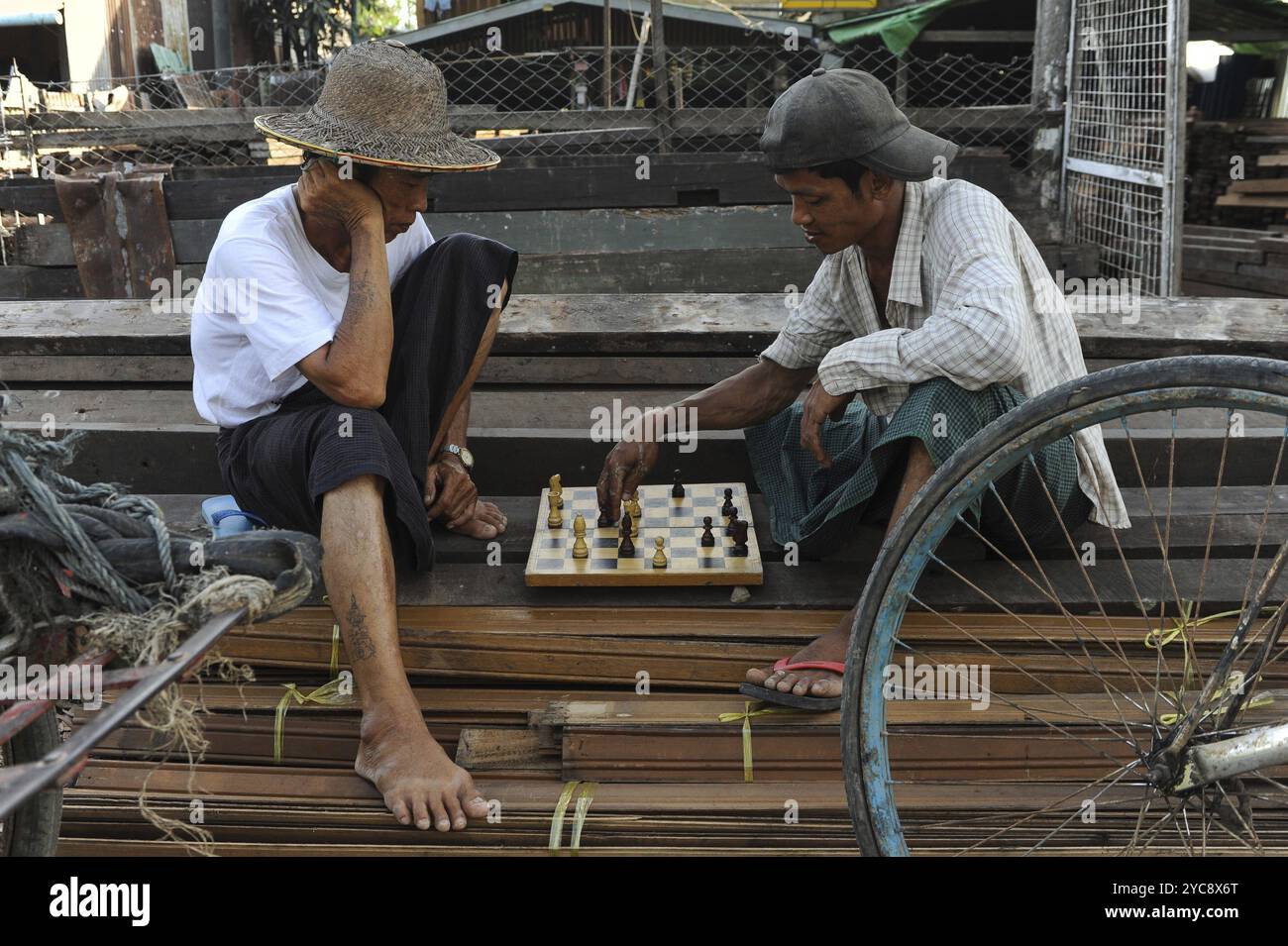 Burmese chess hi-res stock photography and images - Alamy