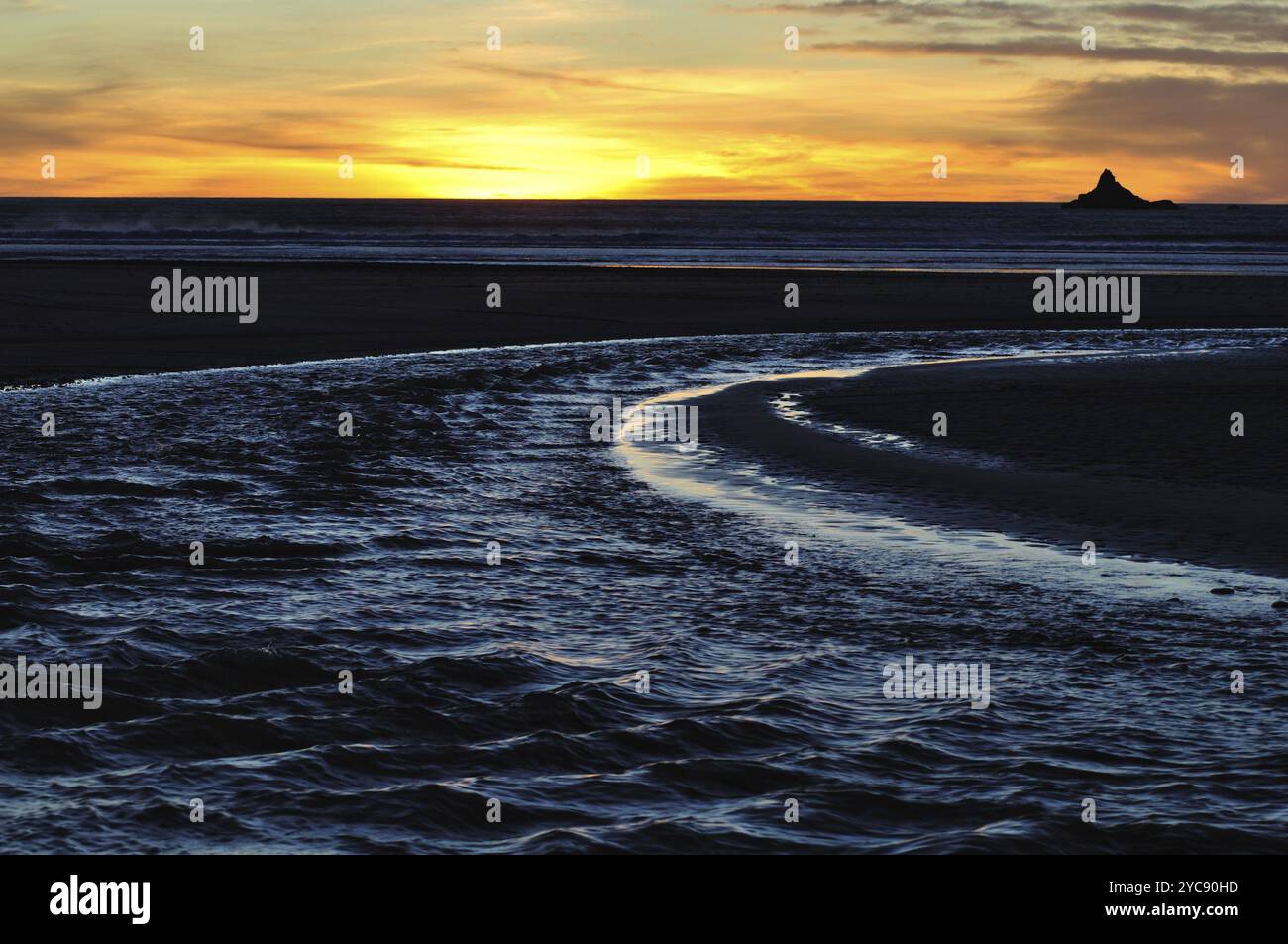 Sunset at Rapahoe Beach near Greymouth, Westland, South Island, New ...