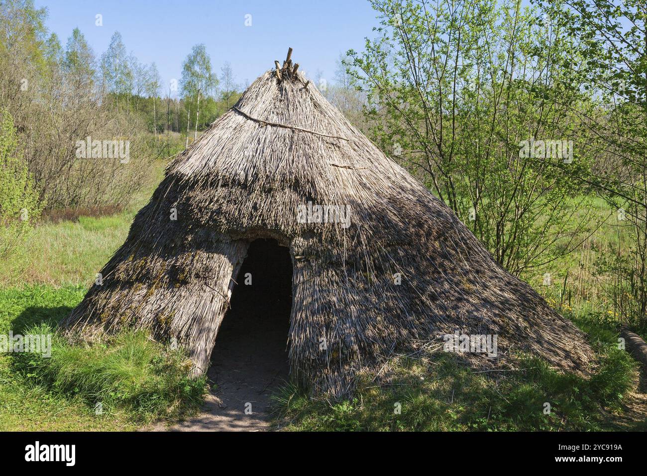 Grass hut hi-res stock photography and images - Alamy