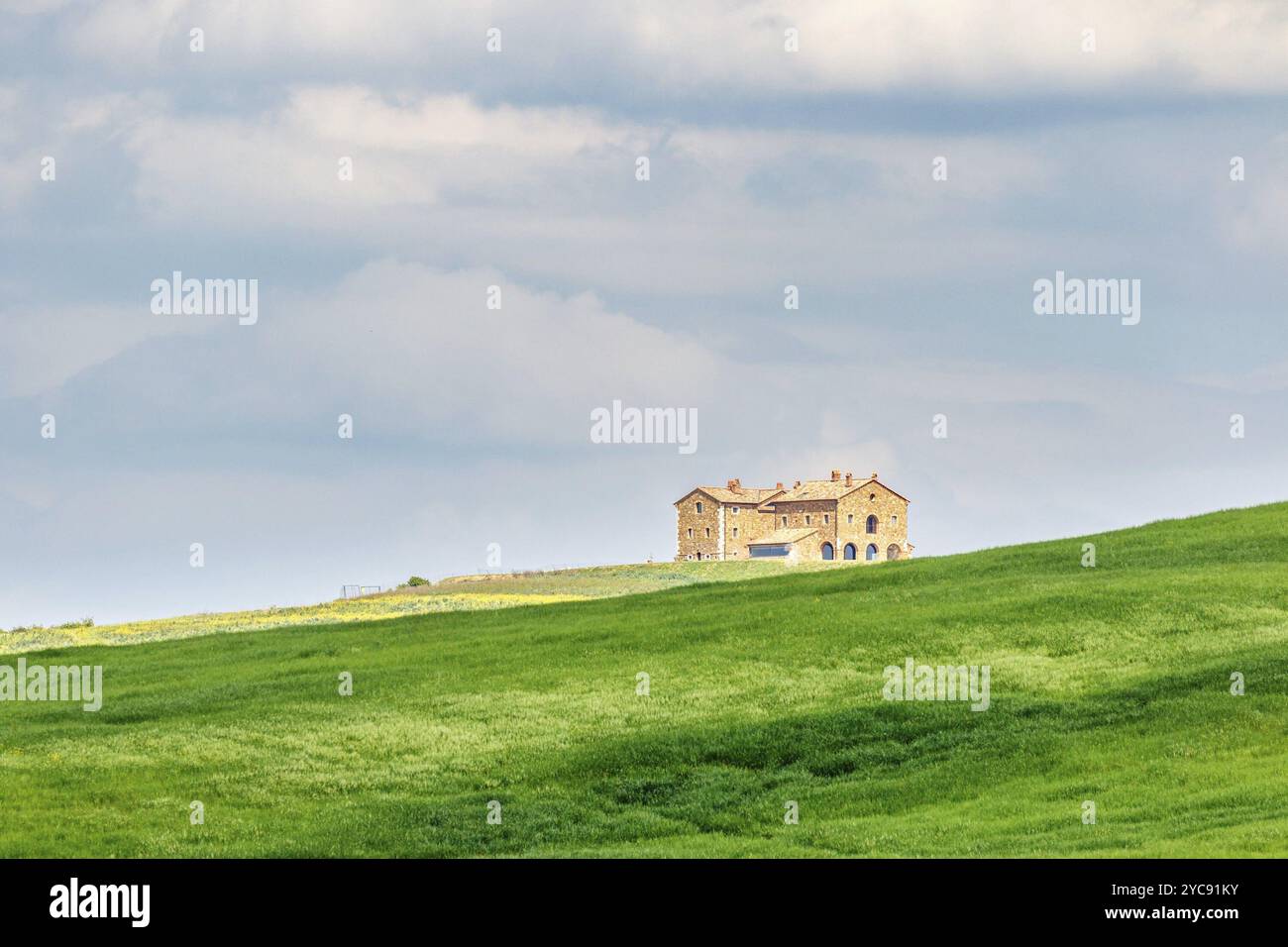 Farmhouse on arable land hi-res stock photography and images - Alamy