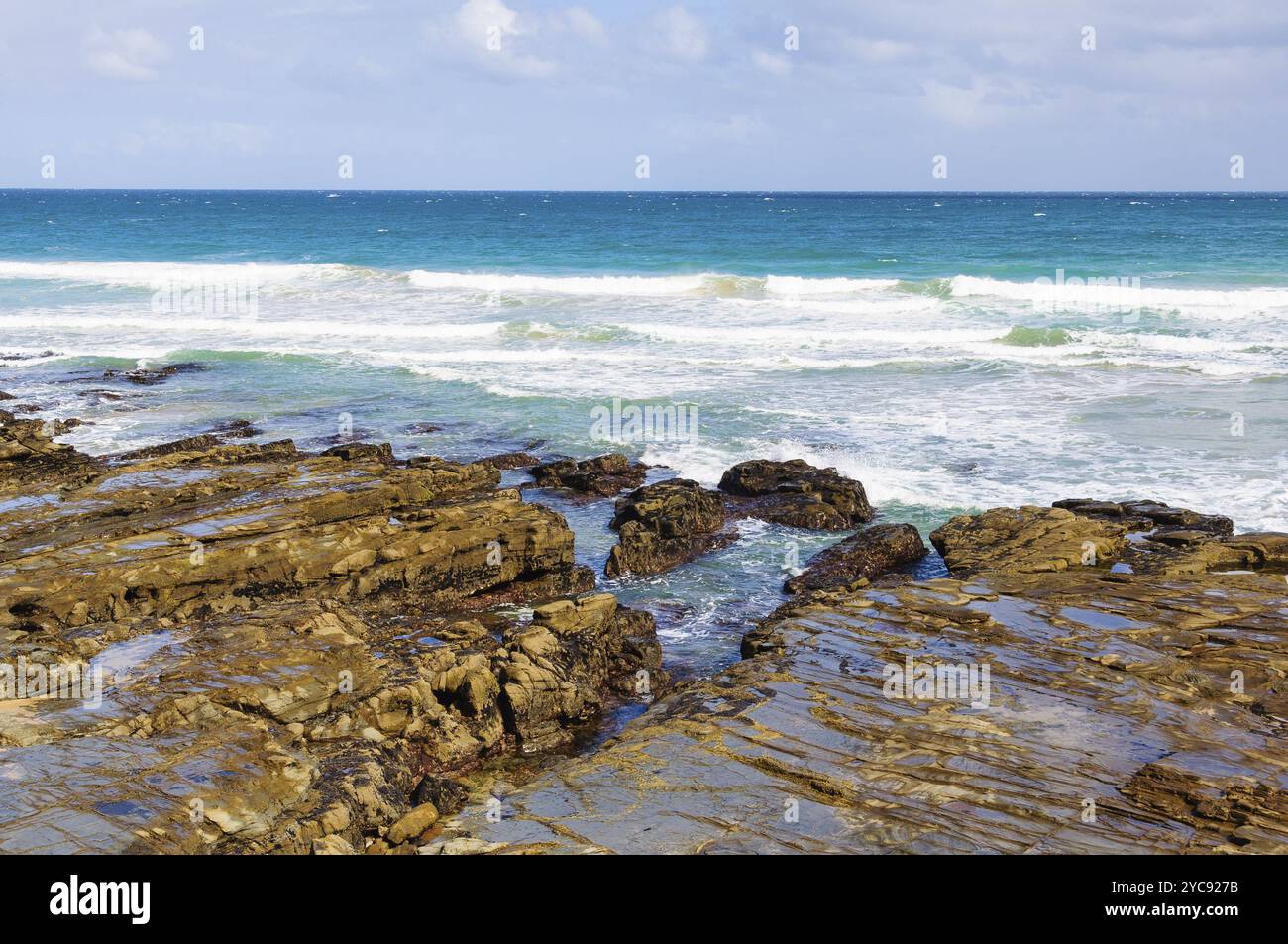 Australian beach black rocks hi-res stock photography and images - Alamy