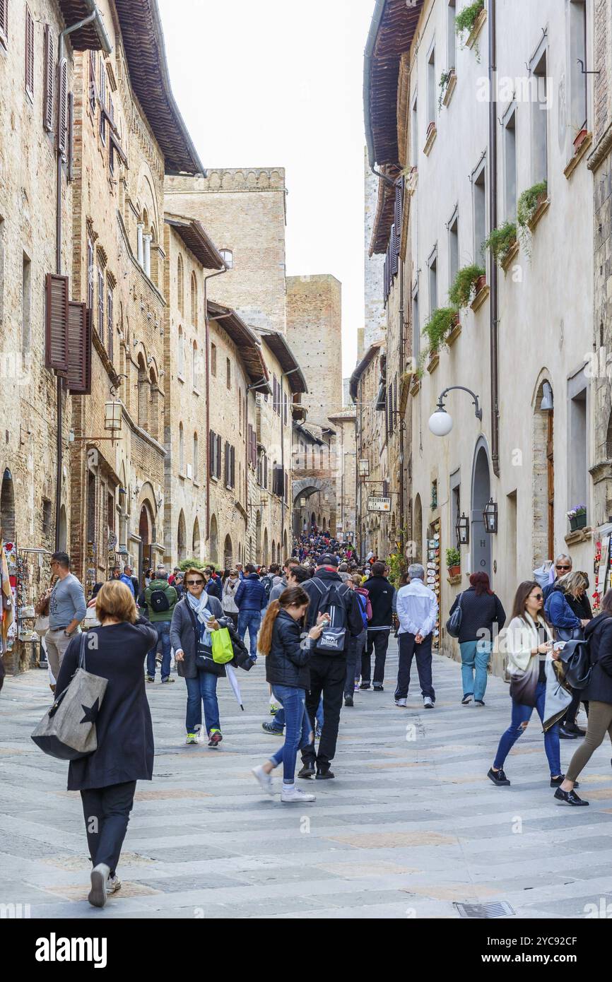 Crowd lot people in mall hi-res stock photography and images - Alamy