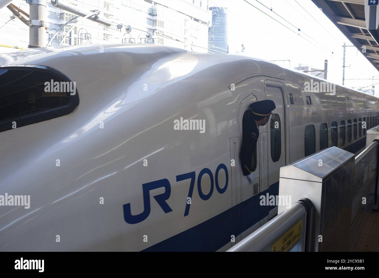 30.12.2017, Nagoya, Japan, Asia, A Shinkansen high-speed train arrives ...