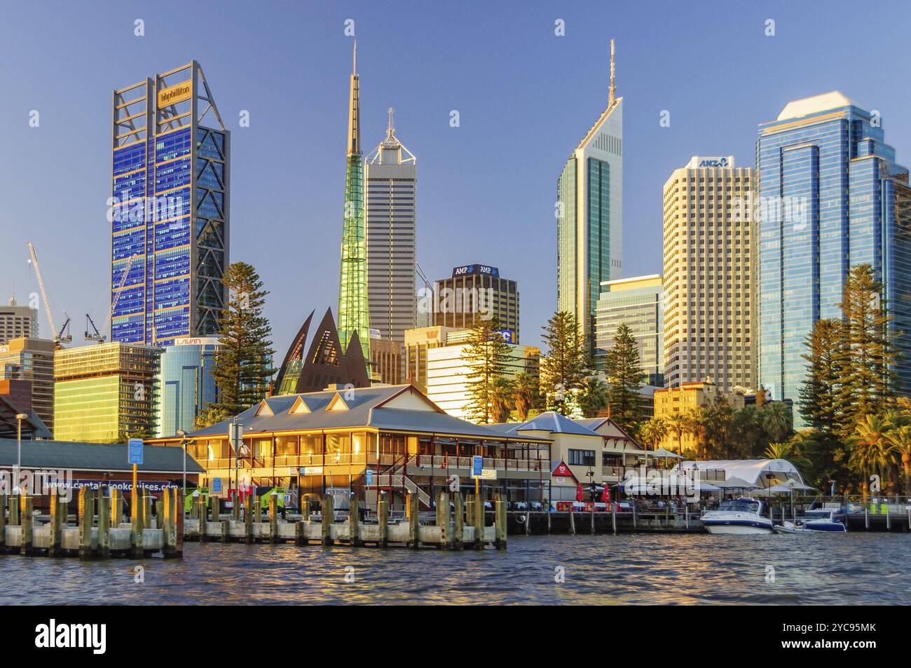 Barrack Square Waterfront bathing in the last yars of the sun, Perth ...