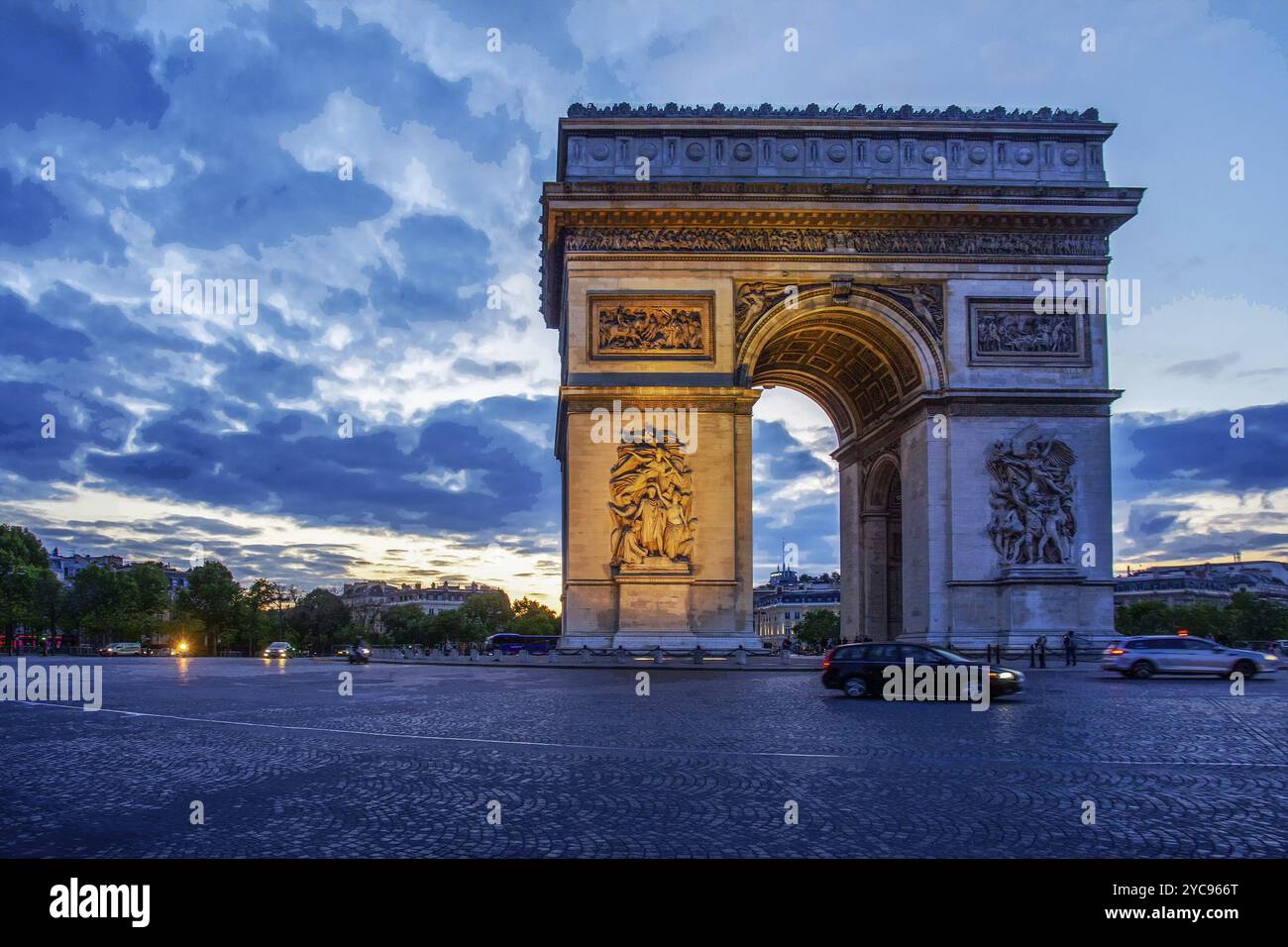 Famous place in Paris: Triumph Arch in Paris in blue hour, traffic of ...